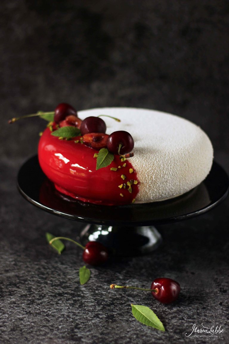 Vanilletorte mit Kirsche und Pistazie auf Knusperboden - Maren Lubbe ...