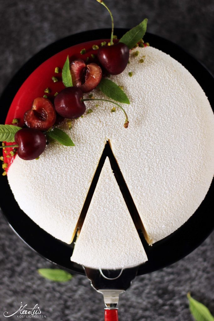 Vanilletorte mit Kirsche und Pistazie auf Knusperboden - Maren Lubbe ...